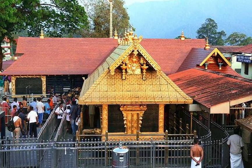 ശബരിമല ശ്രീകോവിലിൽ സ്വർണ്ണം പൊതിഞ്ഞ ഭാഗത്ത് ചോർച്ച